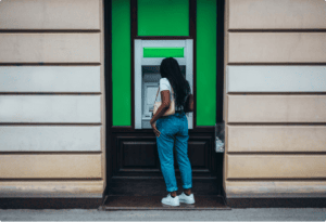 Why it’s worthwhile to use your eToro card to spend abroad